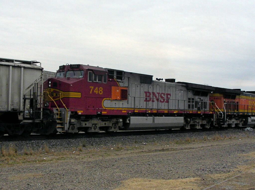 BNSF 748